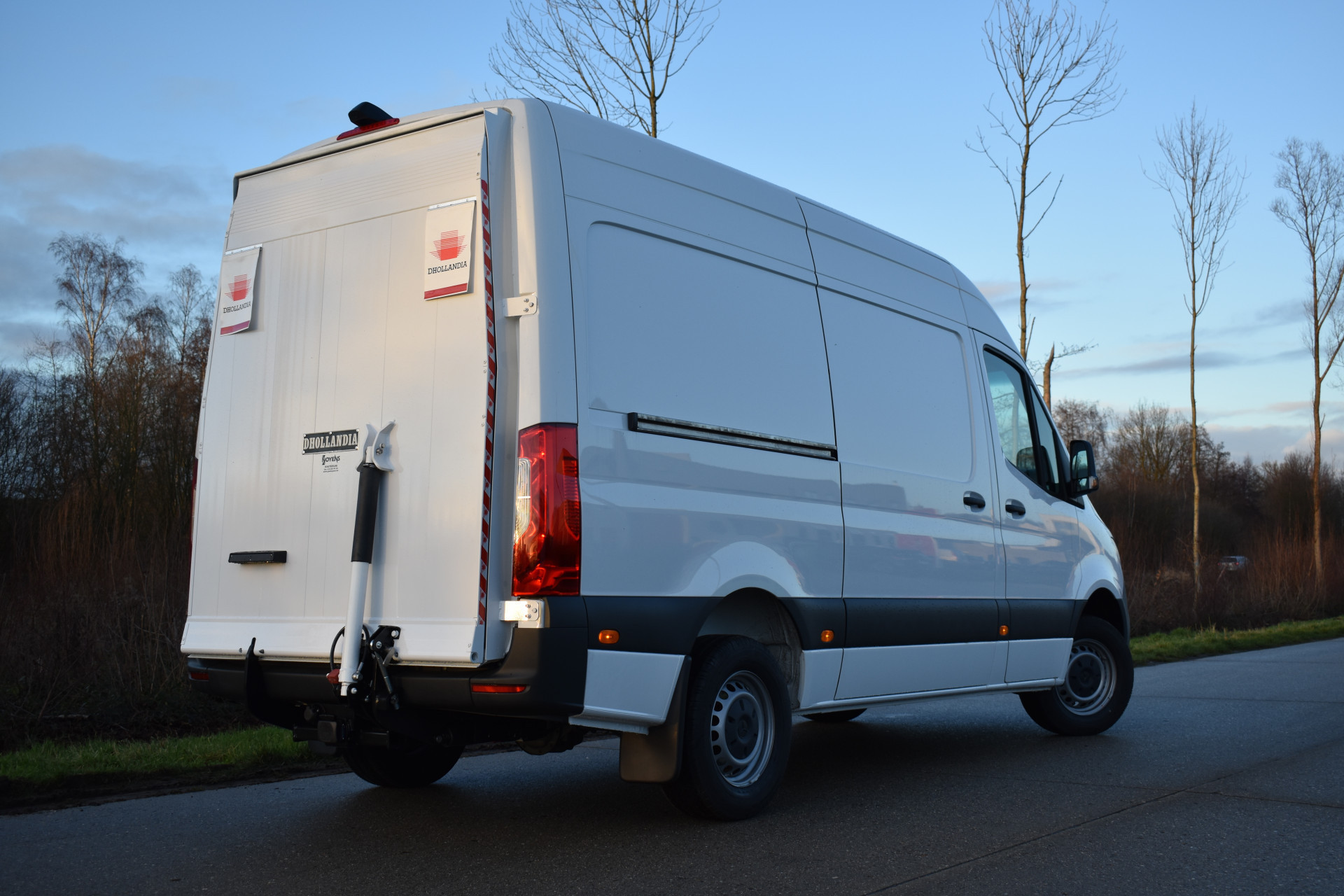 Dhollandia laadbrug op bestelwagen Mercedes Sprinter in Bree › Jan ...