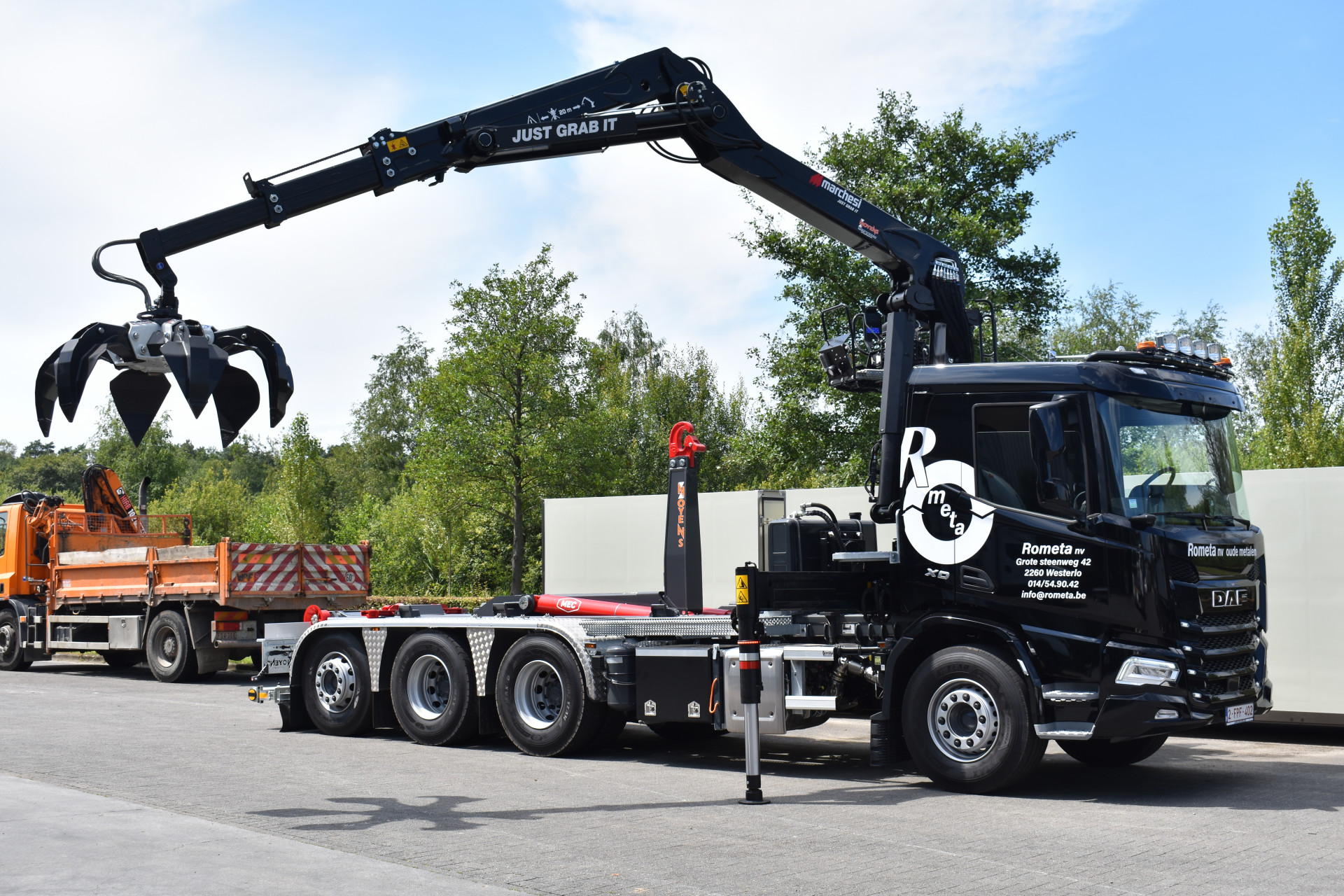Laadkraan Marchesi type M21Z 02.92 en 25T containersysteem op DAF in ...